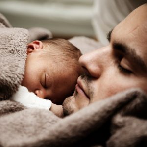Bercer bébé : un fondamental pour son développement affectif et moteur ...